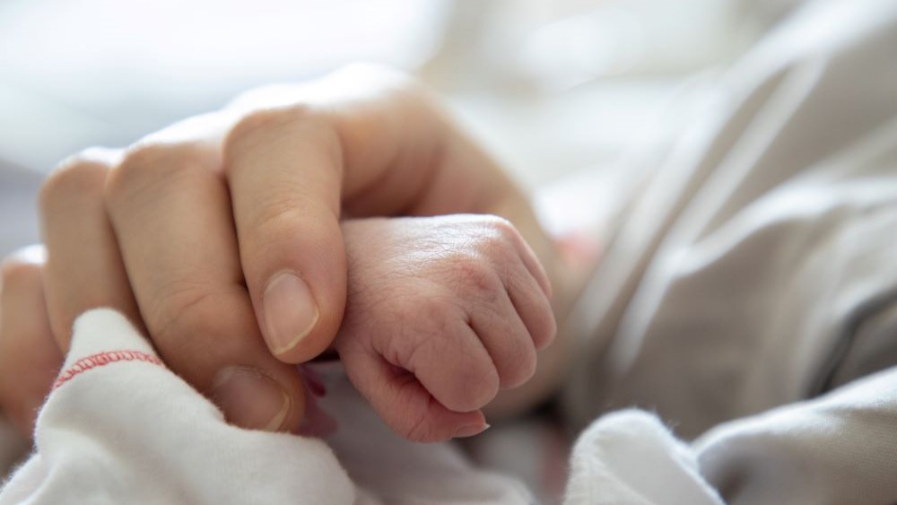 Forlænget barsel og sorgorlov: Nye regler for forældre